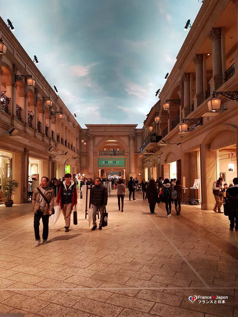 Voyage Japon Odaiba (Tokyo) : visiter le centre commercial Venus Fort